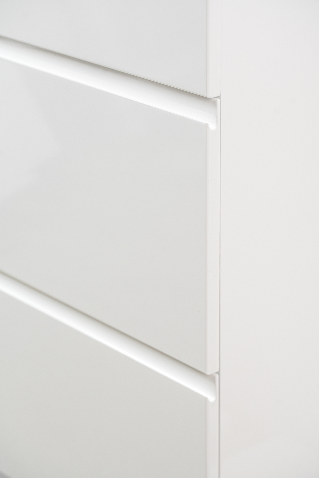 Mobilier baie cu maner frezat si lavoar slim, mdf vopsit, alb lucios ...