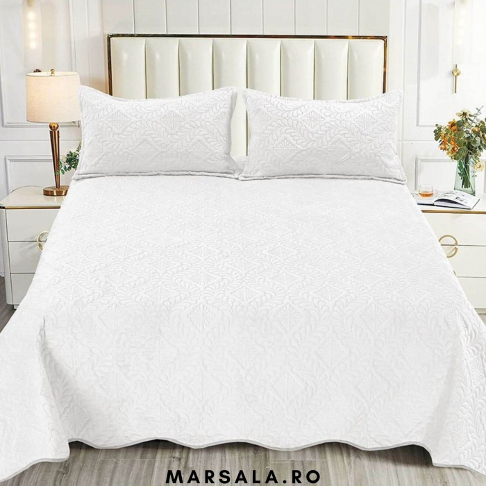 Cuvertura Pat alba cu model matlasat tip "Jacquard"