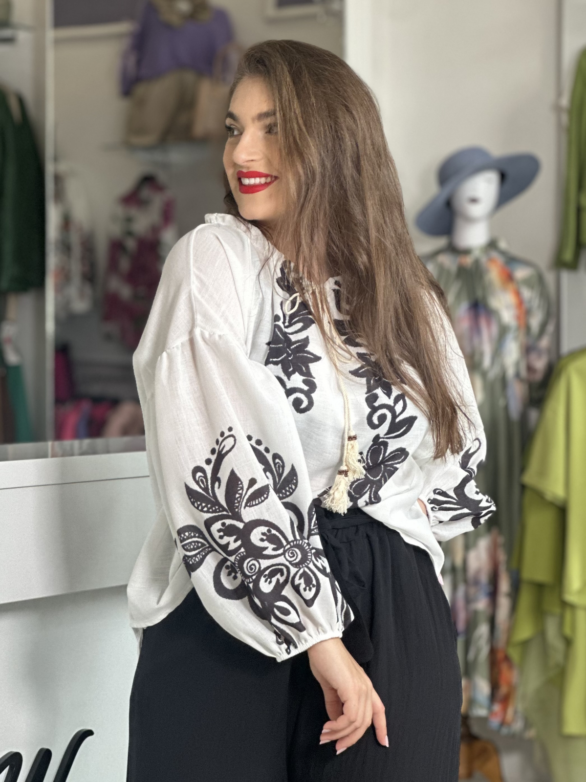 Camasa tip ie cu imprimeu flori negre