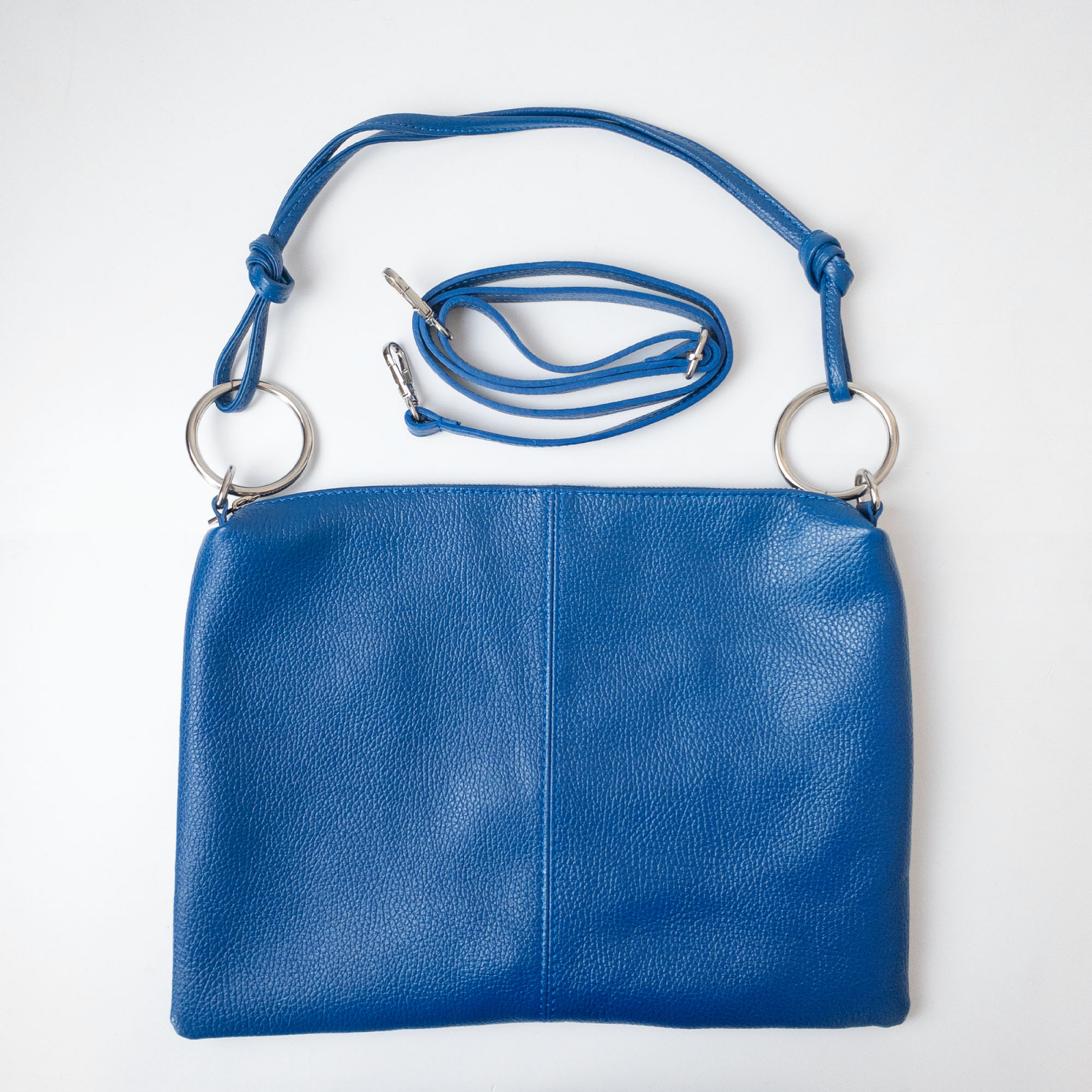 Geanta plic mare cu inele mari si doua barete, din piele naturala albastra