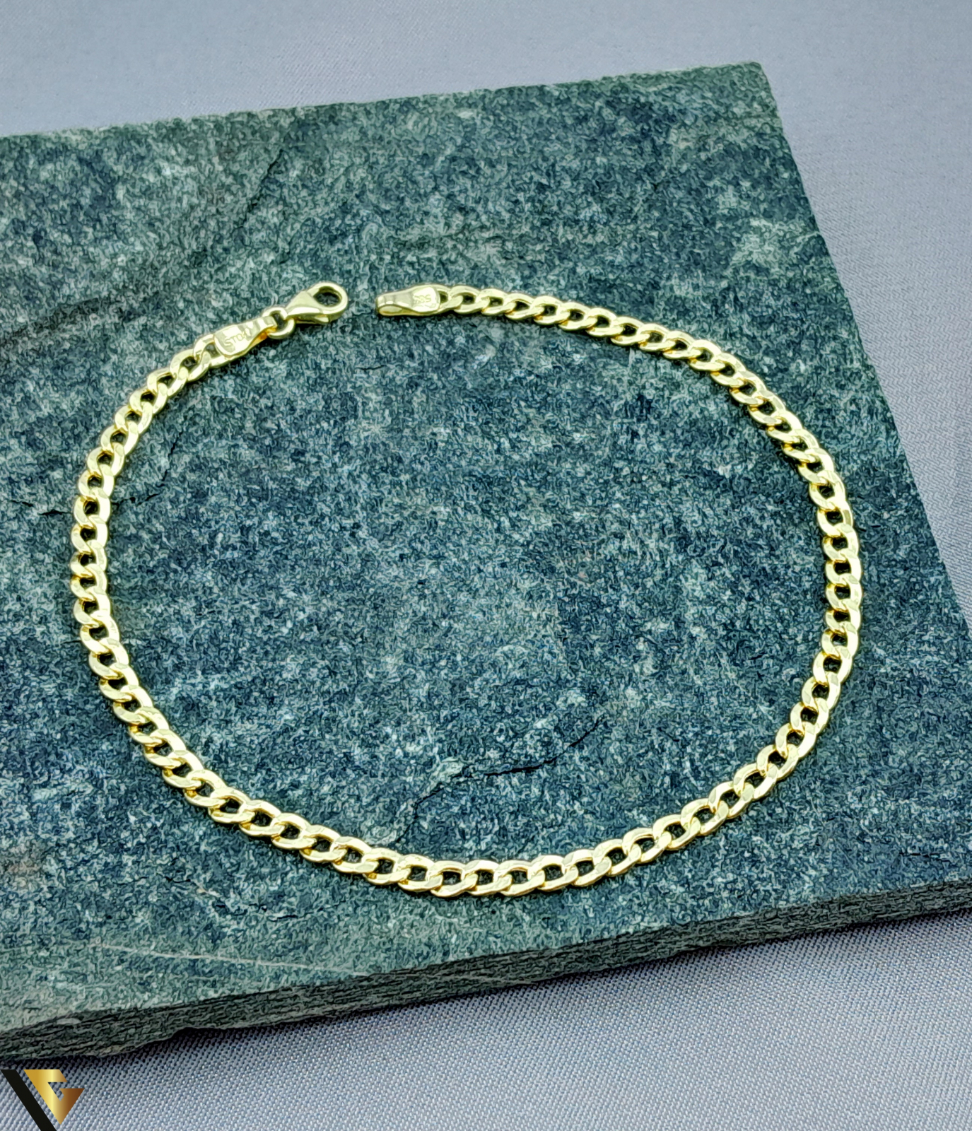 Bratara aur 14k Greutate: 2.33 grame Lungime: 20.5 cm Latimea : 3 mm ...