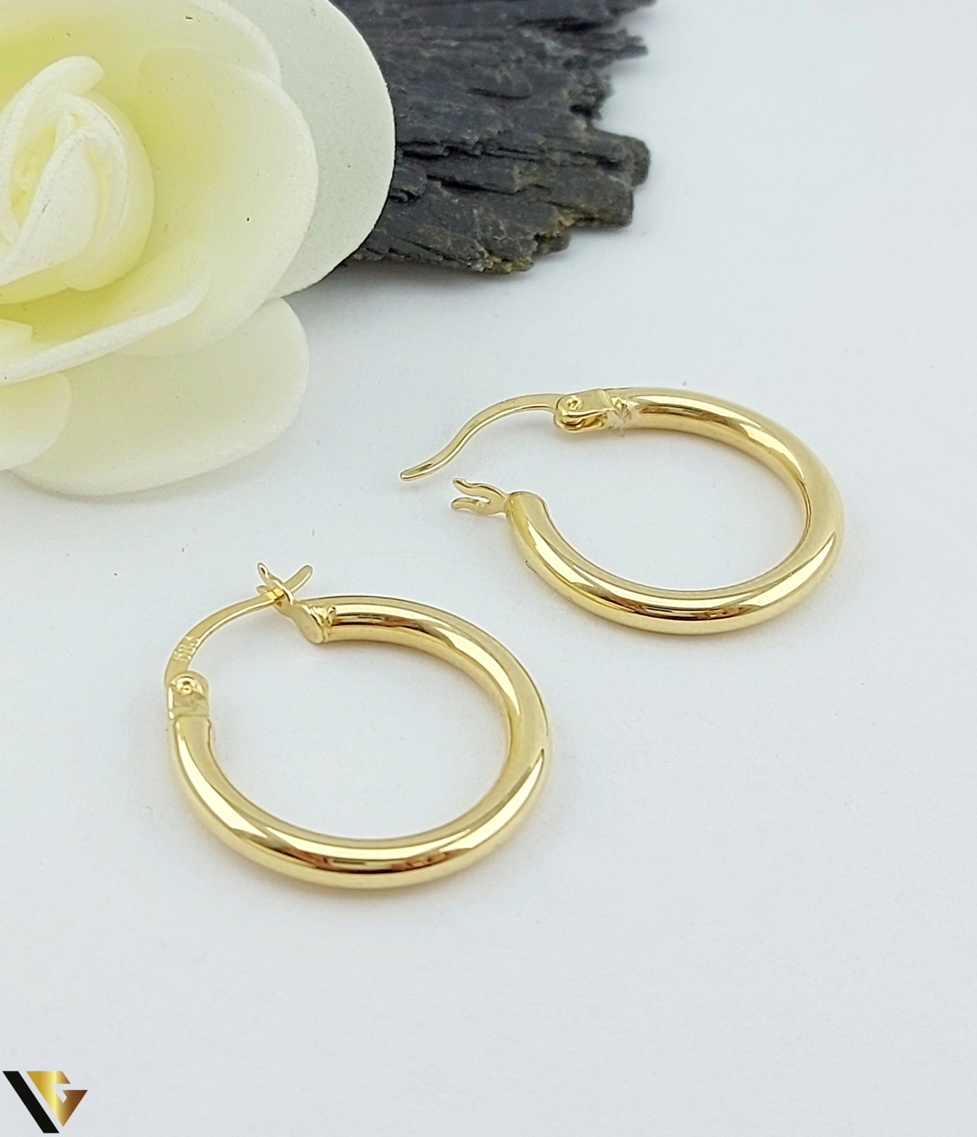 Cercei aur 14k Greutate: 1.59 grame Lungime: 20 mm Latime: 2 mm Marcaj ...