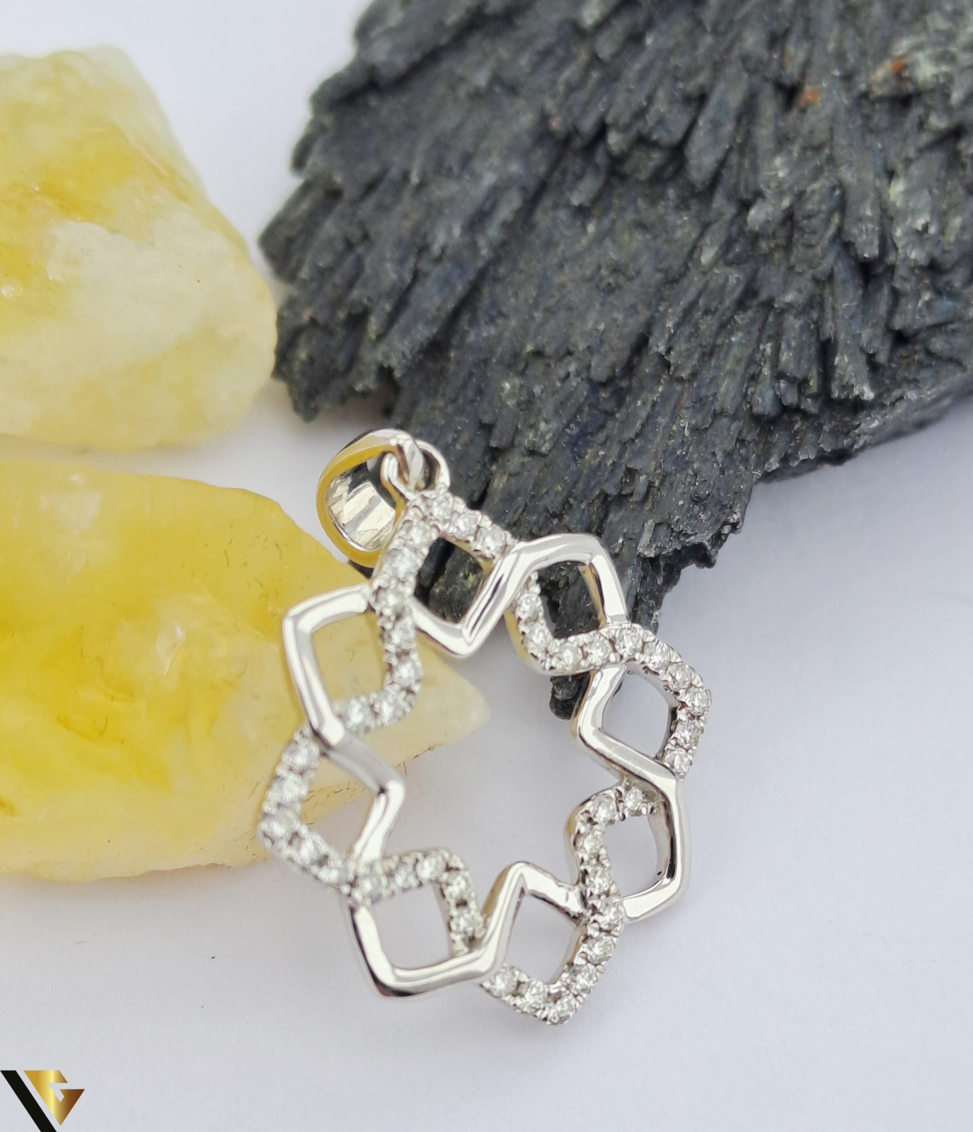 Pandantiv aur 18k Greutate: 1.20 grame 40 diamante naturale 0.16 ct ...