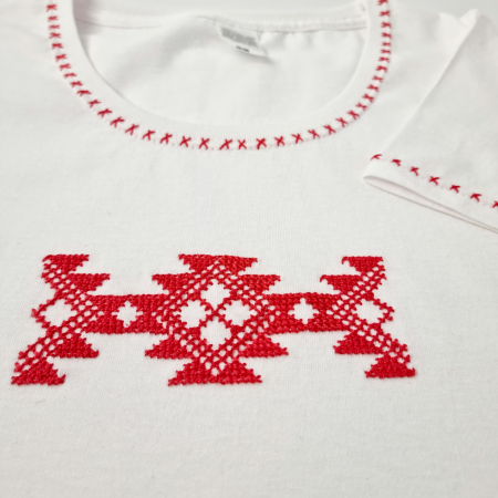 Tricouri personalizate cu motive traditionale