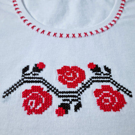 Tricouri personalizate cu motive traditionale