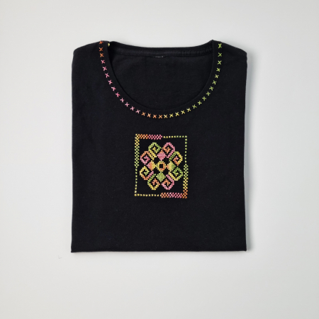 Tricouri personalizate cu motive traditionale