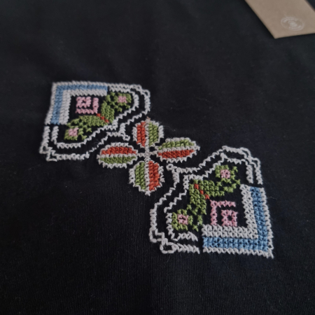 Tricouri personalizate cu motive traditionale