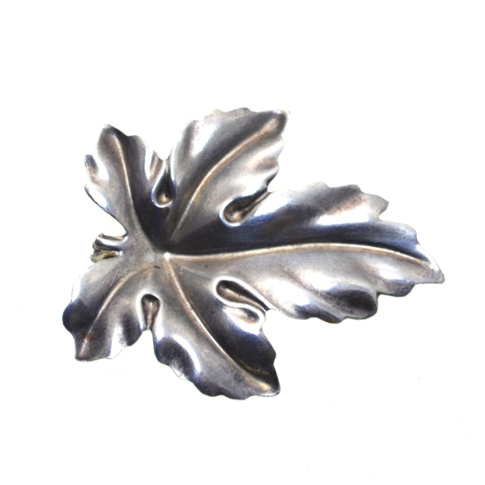 Brosa argint interbelica model Frunza | A Vintage Collection