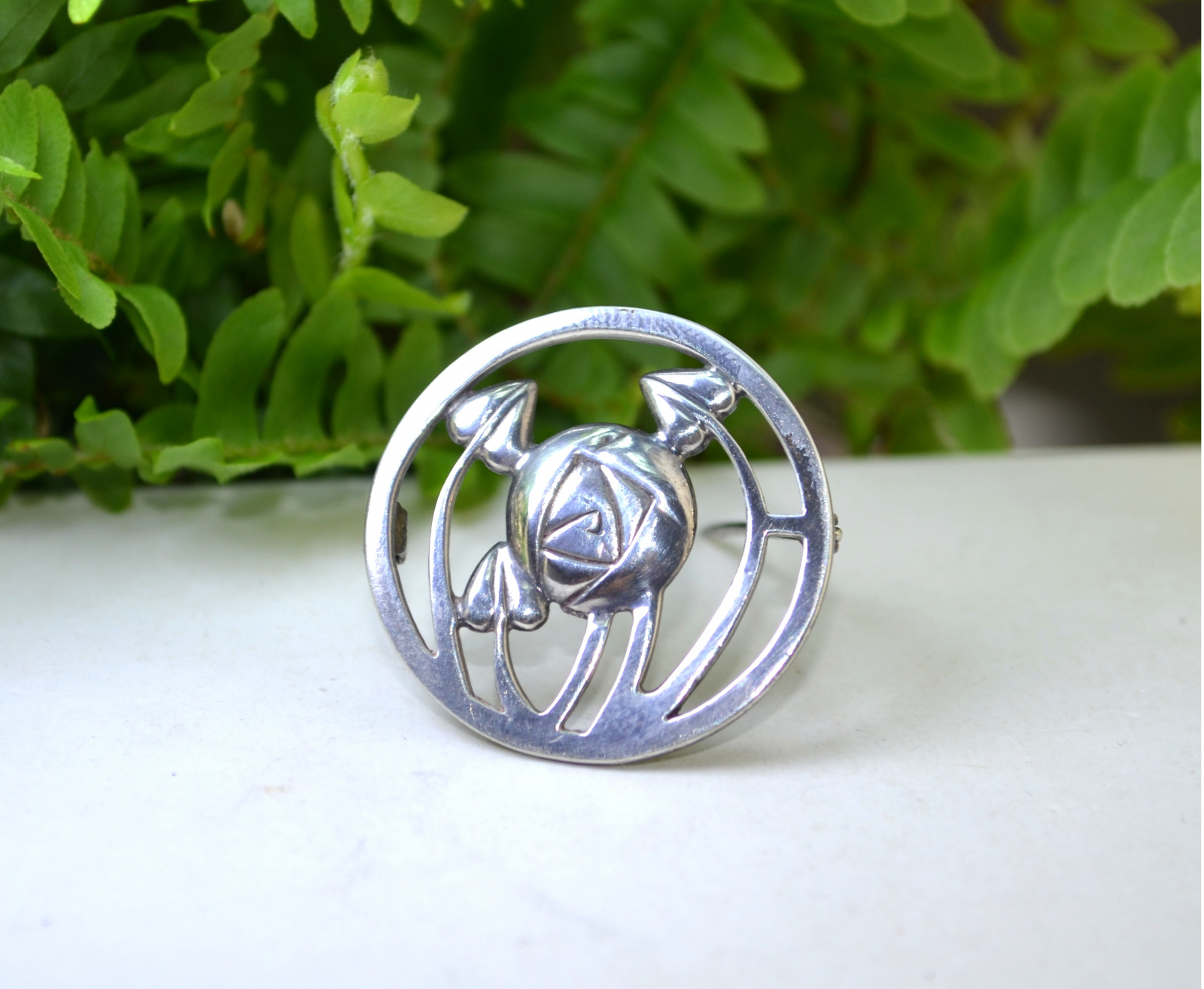 Brosa argint vintage, model "Celtic Rose"