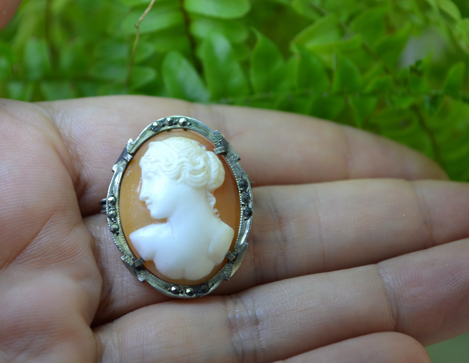 Camee autentica interbelica, Art Deco