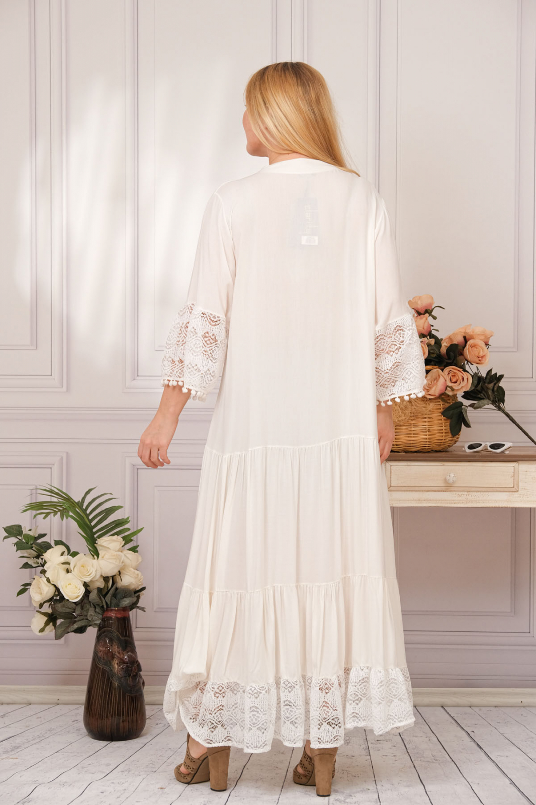 Rochie alba boho chic cu volane si dantela