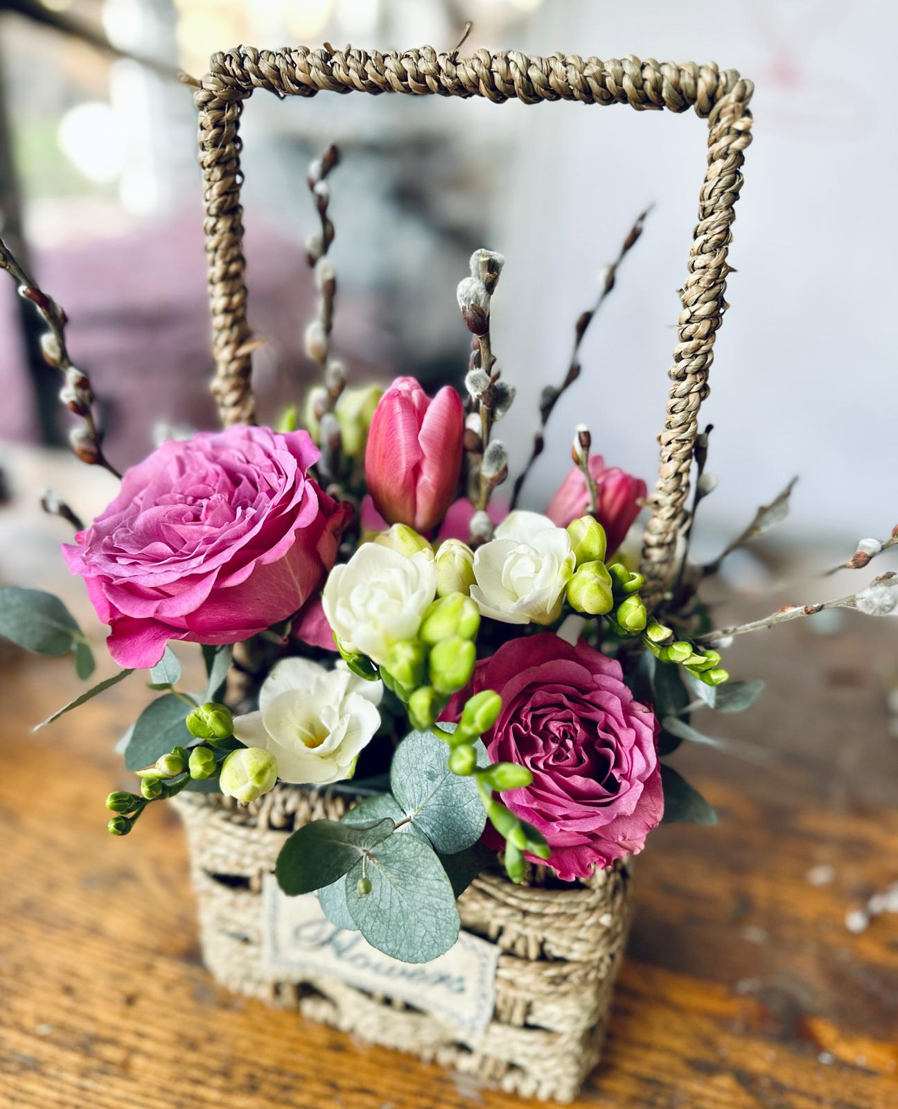 Cos cu flori de primavara colorate Anca s CHOICE