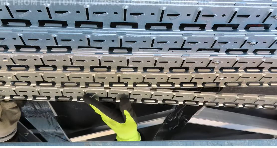 Fatada ventilata structura aluminiu si placari caramida
