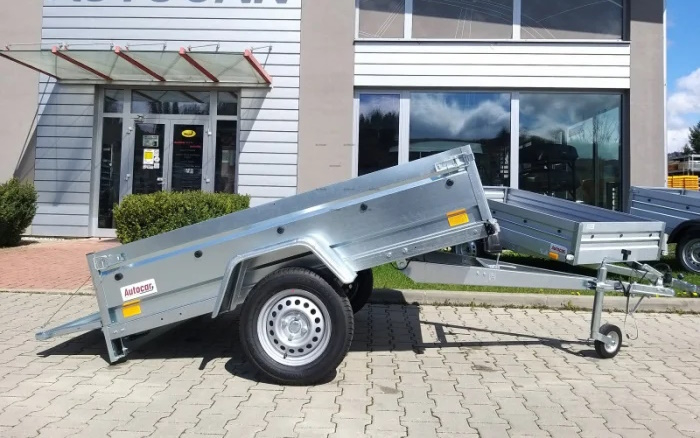 Cumpara o remorca auto basculabila de 750 kg cu o singura punte pentru ...