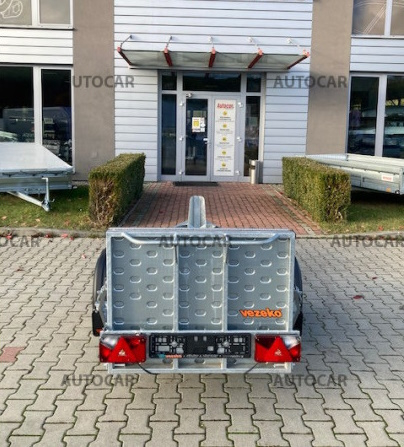 Cumpara o remorca moto de 750 kg. cu rampa de incarcare si sesteme de ...