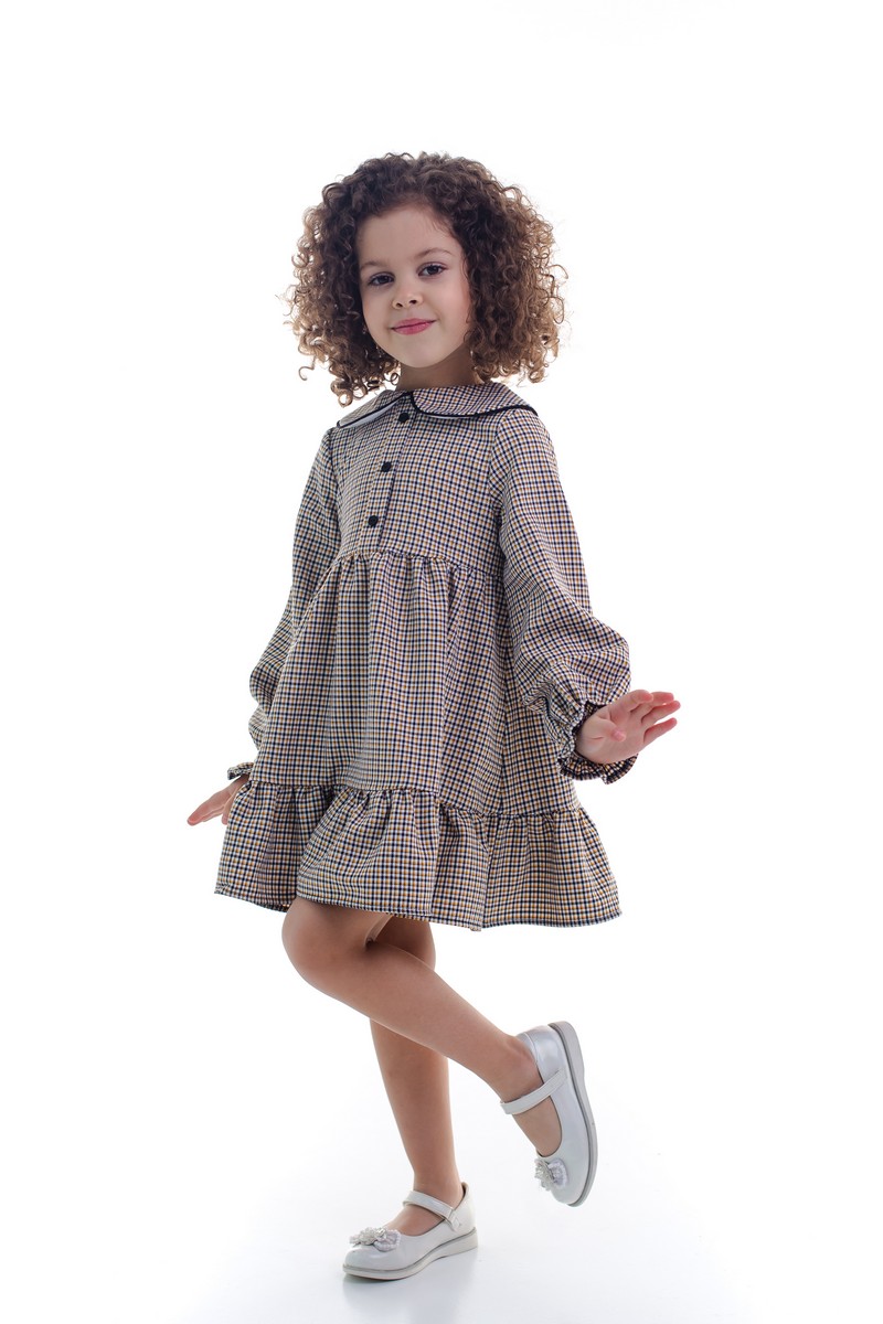 Fiecare ținută din colecția Little Claire este realizată din materiale ...