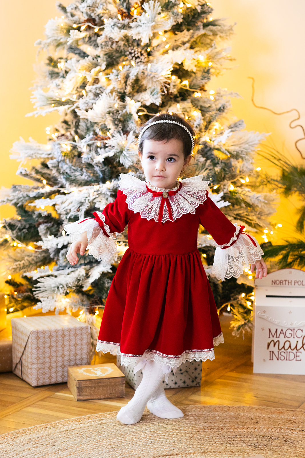 Fiecare ținută din colecția Little Claire este realizată din materiale ...