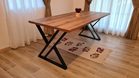 Vezi colectia noastra de mese dining cu livrare rapida