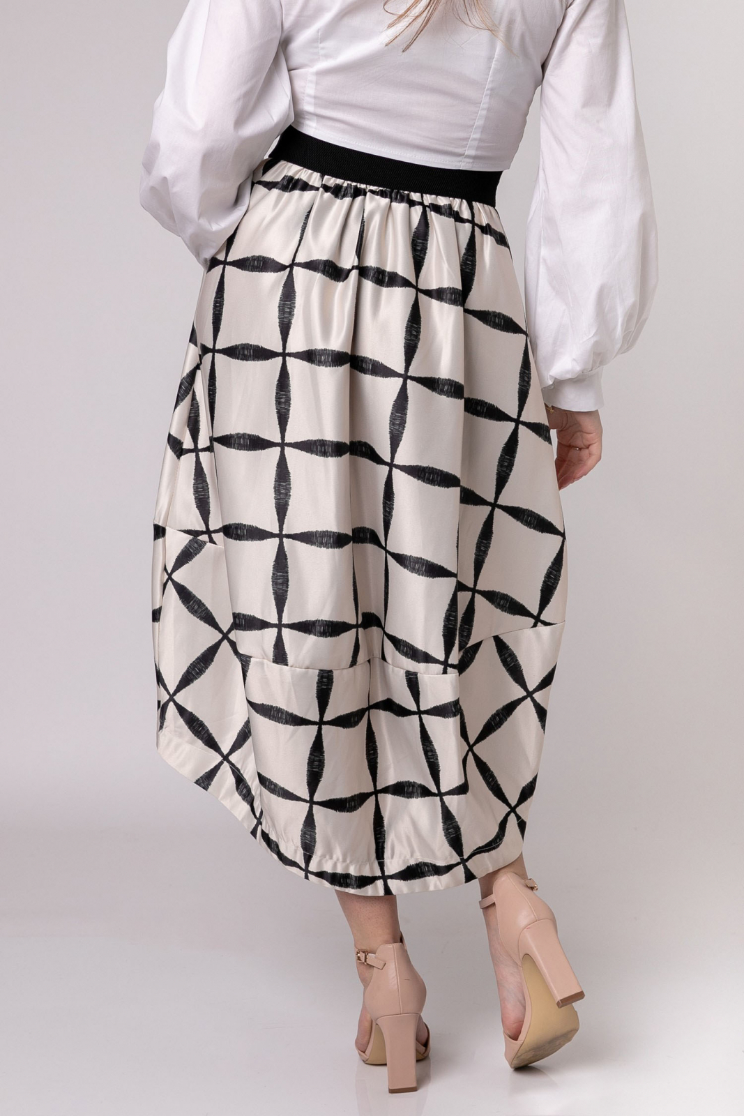 Fusta asimetrica cu model geometric bicolor