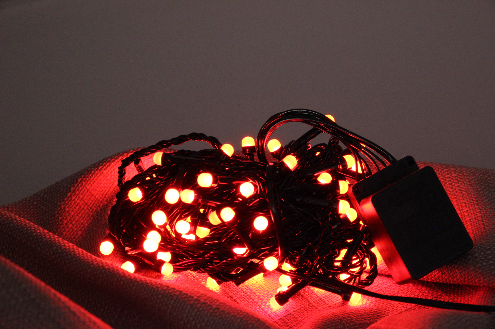 Instalatie Led Lumina Rosie 15 Metri 200 leduri