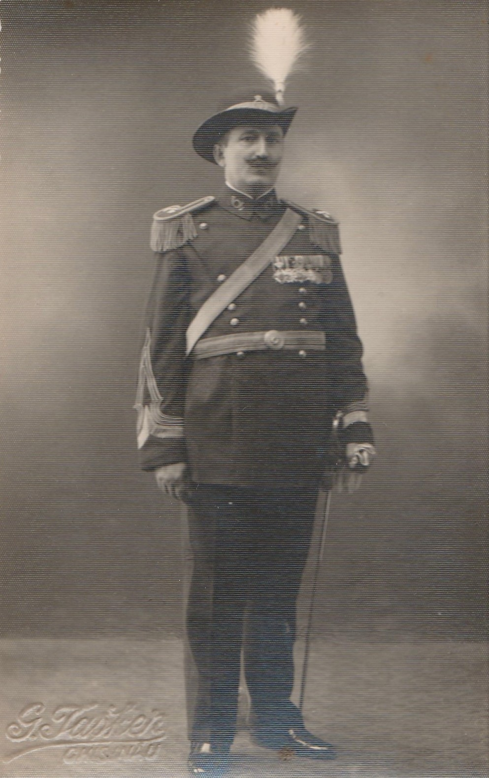 General din Armata Română - fotografie cu autograf, 1935