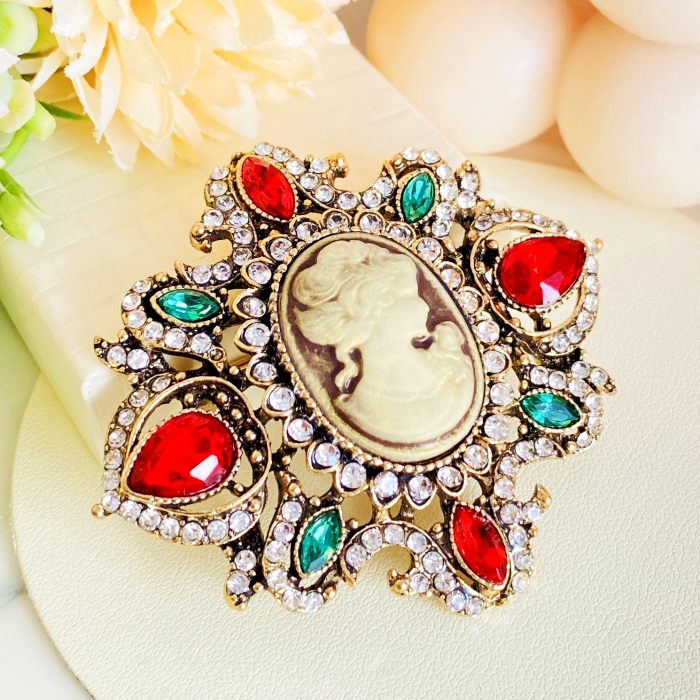 Brosa Statement Camee Eleganta - Bijuterii Femei | ZURIEVA