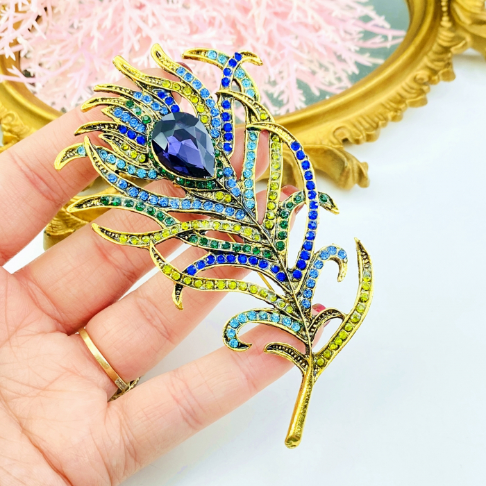 Brosa Statement Pana Paun - Bijuterii Dama | ZURIEVA