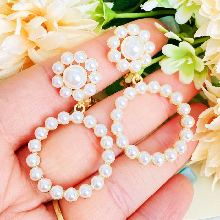 Cercei Clipsuri Perle Albe - Bijuterii Femei | ZURIEVA