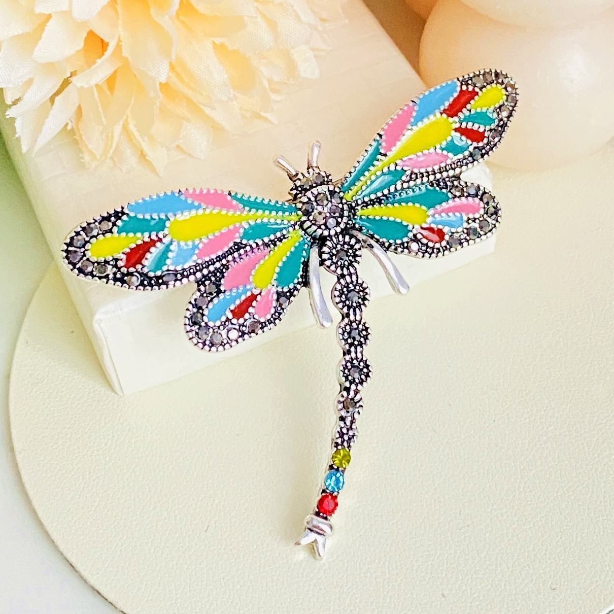 Brosa Libelula Argintie Colorata - Bijuterii Femei | ZURIEVA