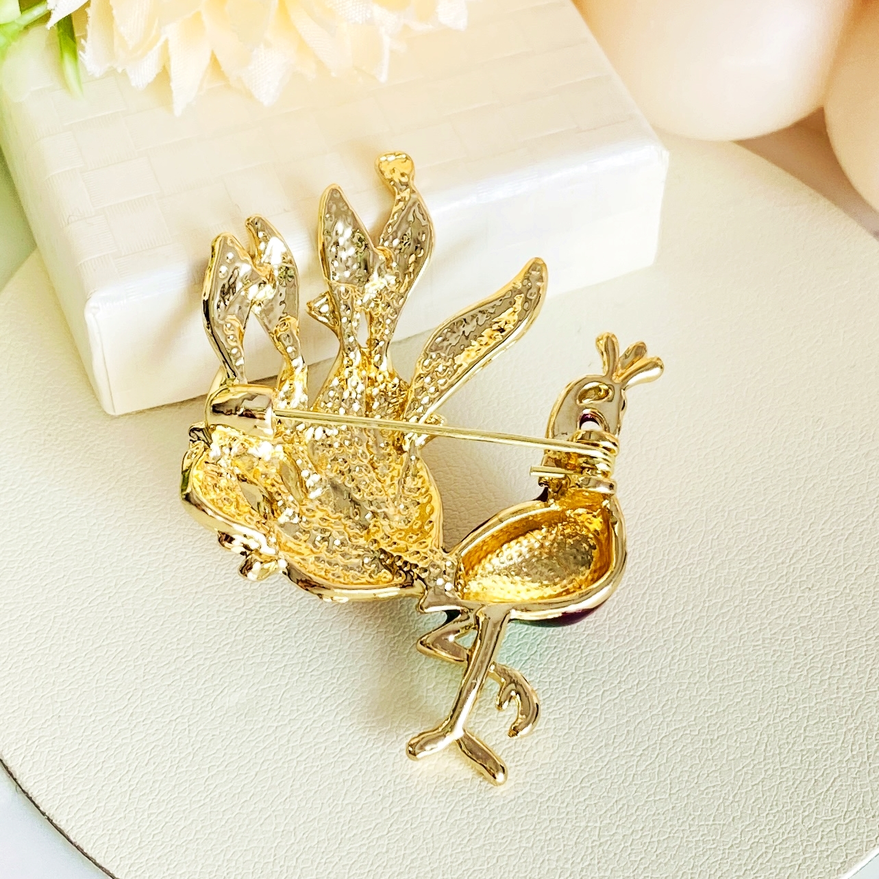 Brosa Paun Colorat - Bijuterii Femei | ZURIEVA