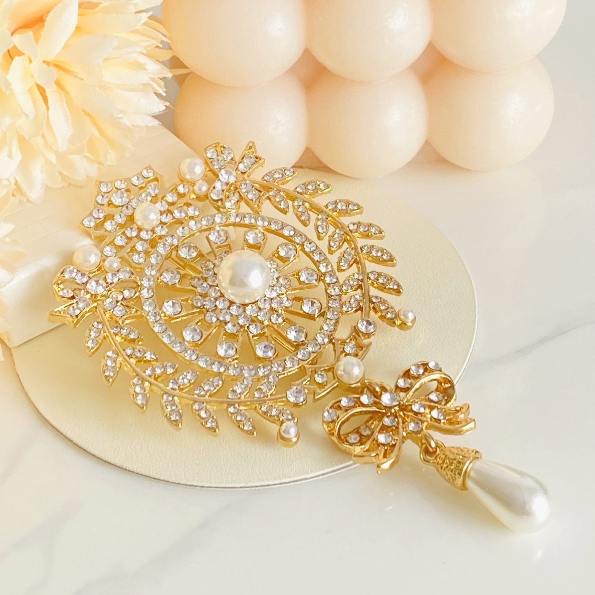 Brosa Eleganta Cristale & Perle - Bijuterii Dama | ZURIEVA