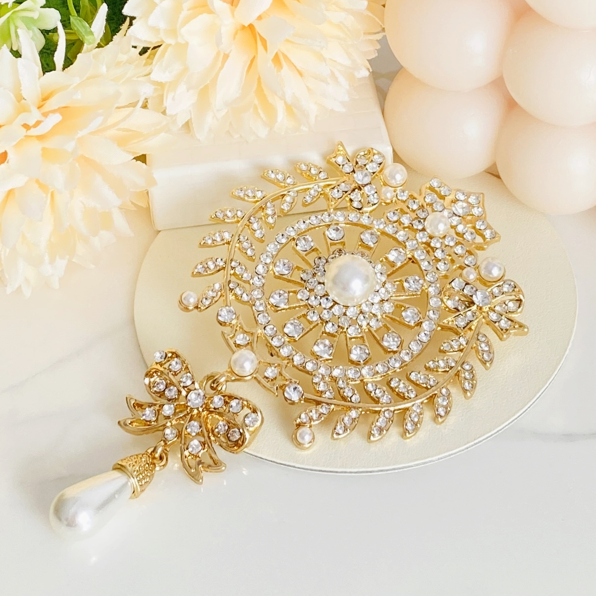 Brosa Eleganta Cristale & Perle - Bijuterii Dama | ZURIEVA