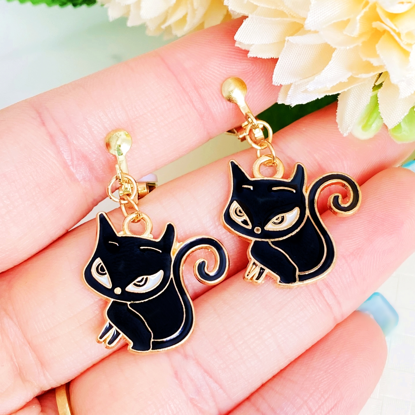 Cercei Clipsuri Pisici Negre - Bijuterii Femei | ZURIEVA