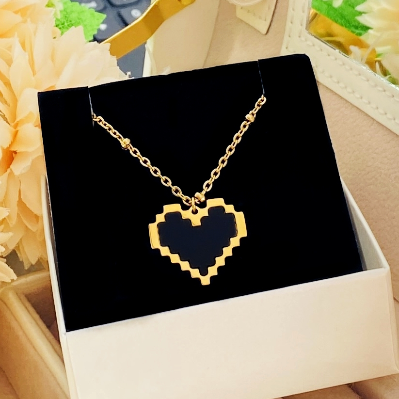 Colier Auriu Inima Neagra Otel Inoxidabil - Lantisoare Inox | ZURIEVA