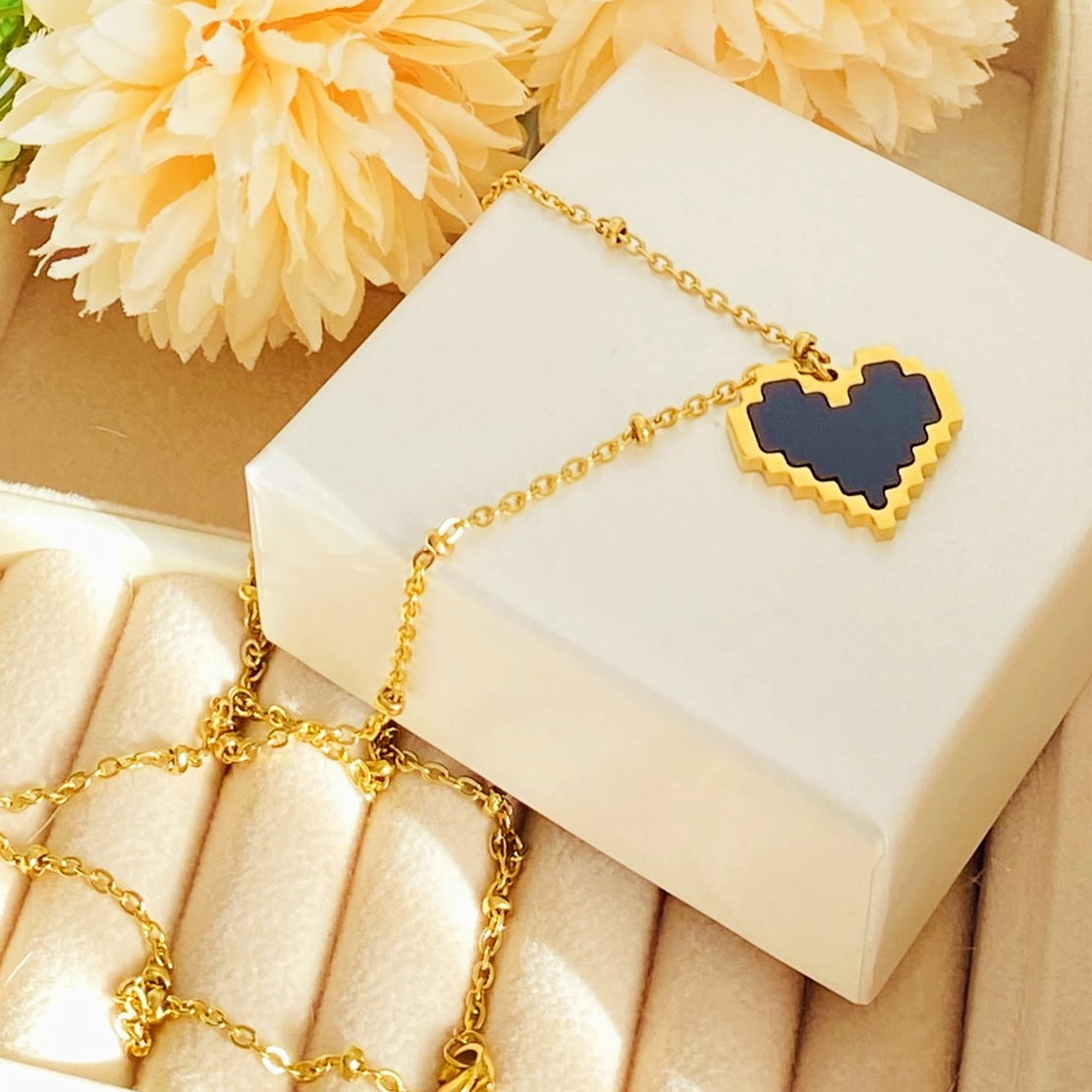 Colier Auriu Inima Neagra Otel Inoxidabil - Lantisoare Inox | ZURIEVA