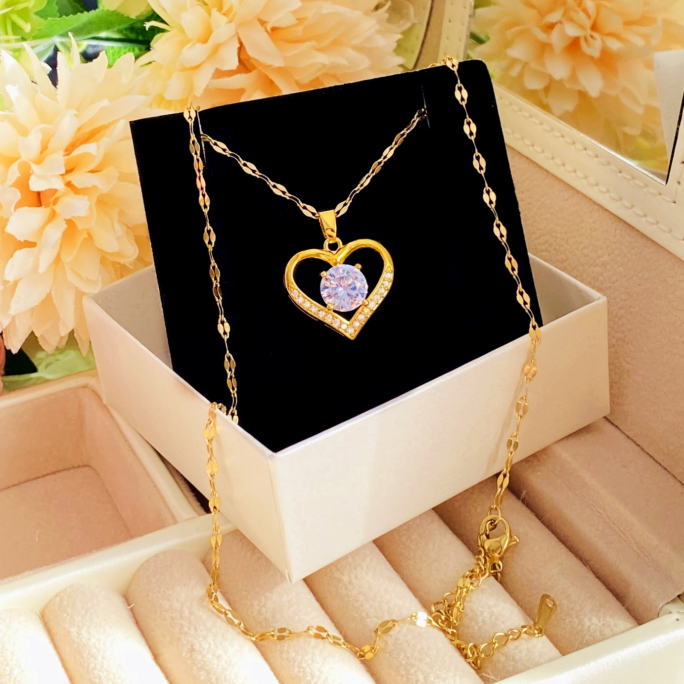 Colier Auriu Inima Cristale Otel Inoxidabil - Lantisoare Inox | ZURIEVA