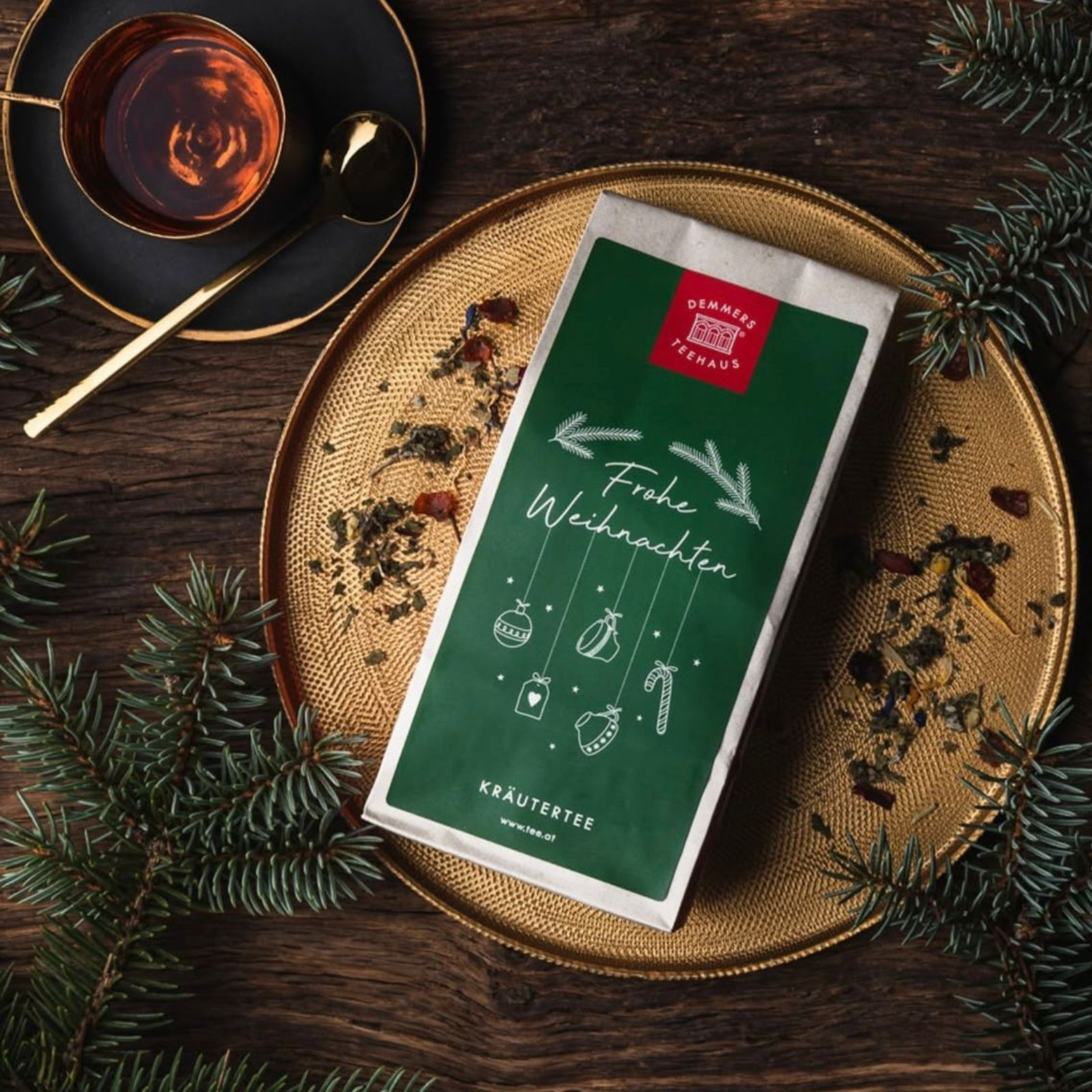 Sencha Chocolate Cake cu Pere & Ghimbir